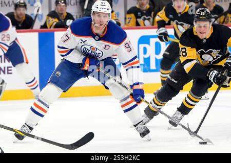Edmonton Oilers center Connor McDavid (97) and Buffalo Sabres center ...