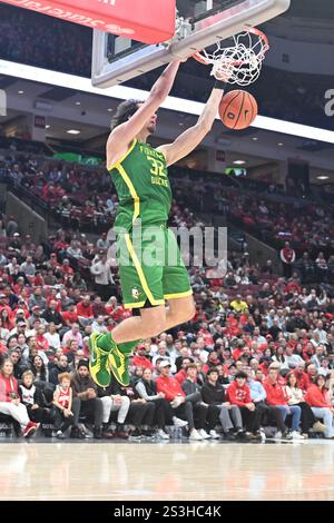 Oregon center Nate Bittle (32) dribbles the ball against Wisconsin ...