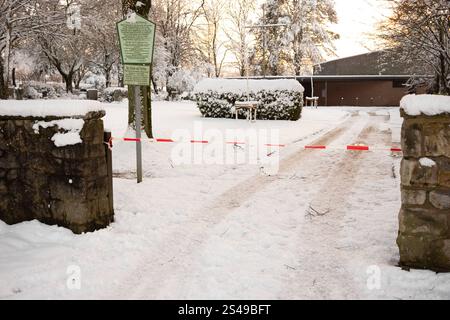 Wegen Schnee und Eis geschlossen, ein Friedhof in Aachen am 10. Januar ...