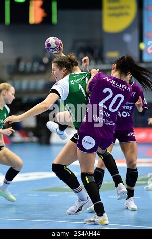 Marie Steffen (VfL Oldenburg, #14) im Torwurf GER, HSG Blomberg-Lippe ...