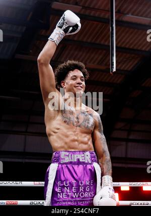 Mario Silva celebrates winning the Middleweight contest against ...