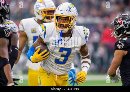 Los Angeles Chargers safety Derwin James Jr. (3) runs to the ball ...