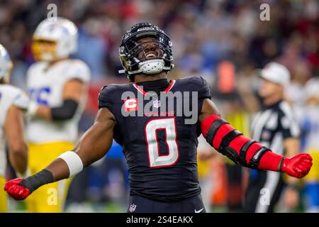 Houston Texans linebacker Azeez Al-Shaair (0) takes his stance during ...