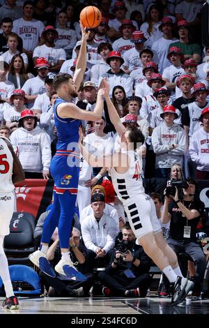 Cincinnati Bearcats guard Simas Lukosius (41) gestures during an NCAA ...