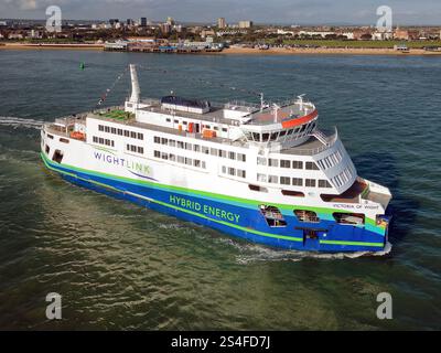 The hybrid-powered Wightlink ferry Victoria of Wight operates on ...