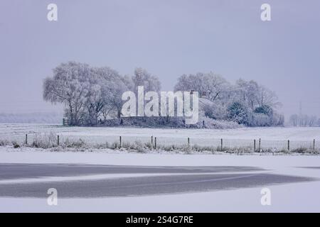 2025 starts with a covering of snow in Victoria Park Widnes, Cheshire ...