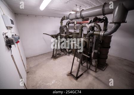 Ventilation system with air filtration facility for protection against ...