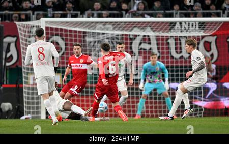 Foul by Frank ONYEKA (FC Augsburg), action, duels versus Alexander ...