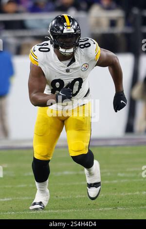 Pittsburgh Steelers tight end Darnell Washington (80) arrives before an ...