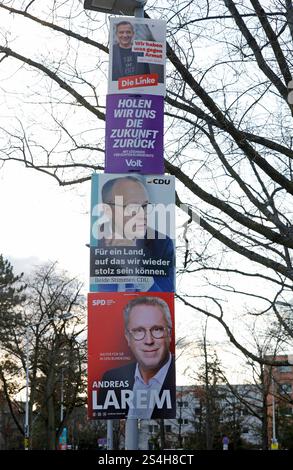 Wahlplakate von SPD, CDU, Volt und FDP zur Wahl zum 21. Deutschen ...