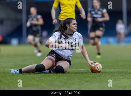 Bristol Bears' Ilona Maher scores their side's third try of the game ...