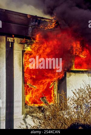 House on fire with flames coming out the windows Stock Photo - Alamy