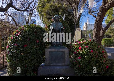 A guardian statue of man at Kameido Tenjin shrine Stock Photo - Alamy