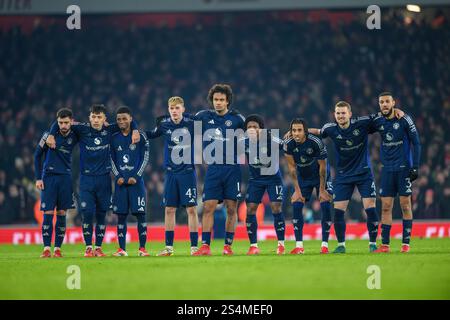 Arsenal and Man Utd players line up for a corner at the Arsenal v ...
