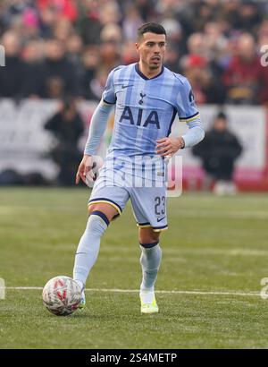 Tamworth, UK. 11th Jan, 2025. Beck-Ray Enoru of Tamworth moves away ...