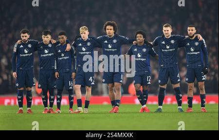 Arsenal and Manchester United players line up before a corner in the ...