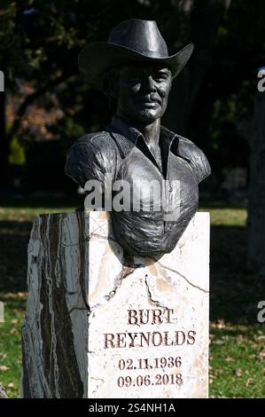 Tombstone of Burt Reynolds on the Hollywood Forever Cemetery, Hollywood ...