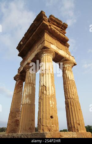 classical greek temple in agrigento Stock Photo - Alamy