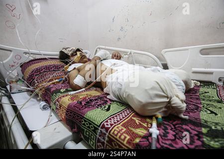 Palestinian girl Saba Abu Abeda, 13, receives medical care at Al-Aqsa ...