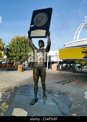 CLERMONT-FERRAND. MARCEL MICHELIN STADIUM. STATUE OF AURELIEN ROUGERIE ...