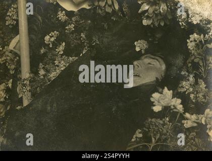 Post-mortem photo of a woman, Italy 1910s Stock Photo - Alamy