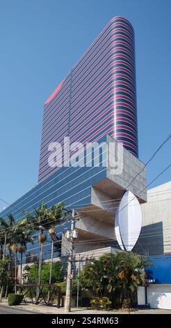 The Instituto Tomie Othake modern architecture building with art ...