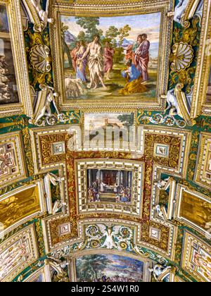 Painted vaulted ceiling of The Gallery of Maps in the Vatican Museums ...