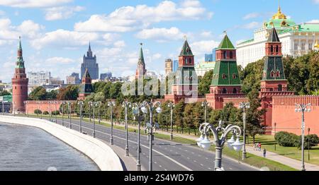 Panoramic view of Moscow river and Moscow Kremlin Stock Photo - Alamy