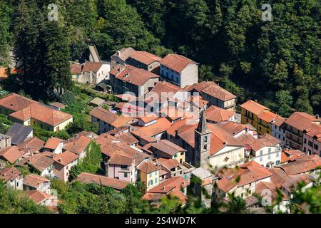 Molini di Triora, Ligurien, Italien Blick von Triora auf Molini di ...