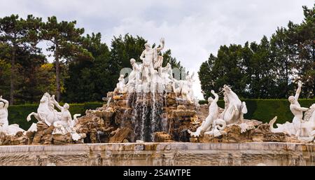 Fountain "Neptune" in Schonbrunn. Vienna, Austria Stock Photo - Alamy