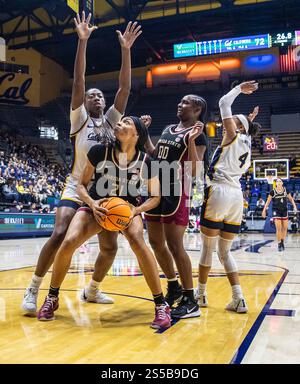 Florida State forward Makayla Timpson (21) shoots over Notre Dame ...