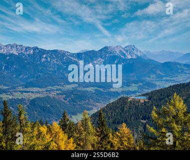 Peaceful sunny day autumn Alps mountain view. Reiteralm, Steiermark ...