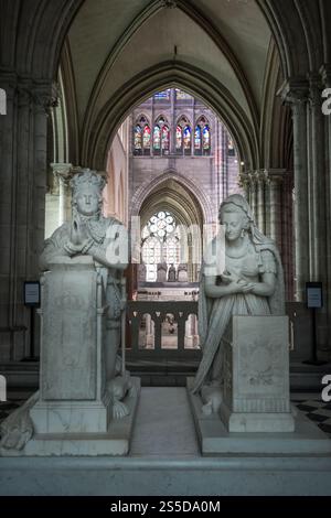 Tomb of King Louis XVI and Marie Antoinette, in Basilica of Saint-Denis ...