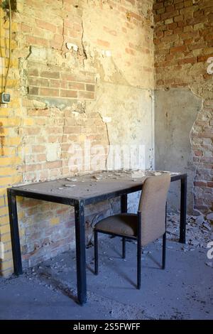 berlin wall worn out Stock Photo - Alamy