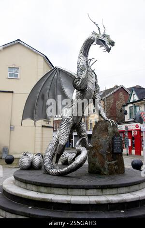 Heart of the Furnace steel dragon sculpture by Sam Pask and William ...