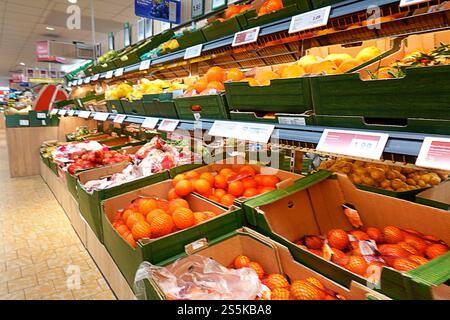 Im Supermarkt Abt. Obst und Gemüse - gesehen in Braunschweig am 27.04. ...
