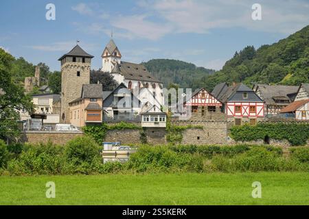 Fluß Lahn, Stadtansicht Dusenau, Rheinland-Pfalz, Deutschland *** River ...