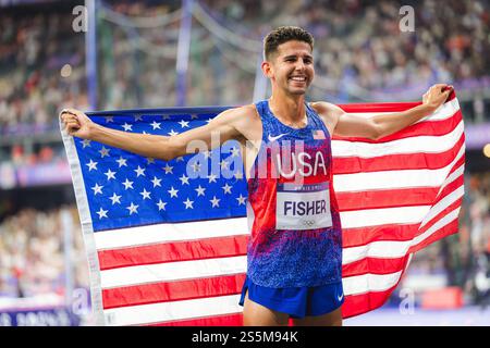 Grant Fisher celebrating her medal with her country's flag at the Paris ...