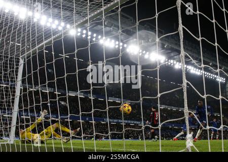 Reece James Of Chelsea scores a GOAL 2-1 during the Newcastle United v ...