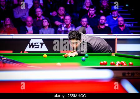 Si Jiahui during the match between Kyren Wilson and Si Jiahui at The ...