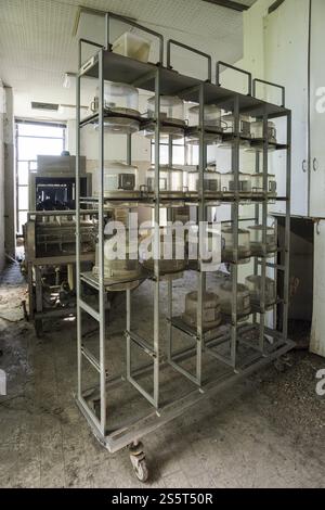 Details of an abandoned laboratory Stock Photo - Alamy