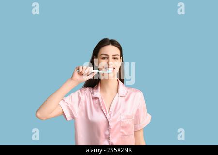 Early morning. Sleepy woman brushing her teeth. Morning routine Stock ...