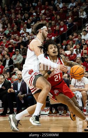 Madison, Wisconsin, USA. 14th Jan, 2025. Wisconsin's MAX KLESMIT pulls ...