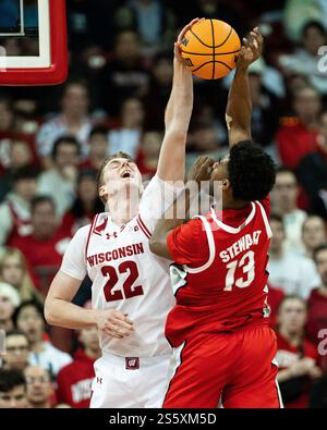 Madison, Wisconsin, USA. 14th Jan, 2025. Wisconsin's MAX KLESMIT pulls ...