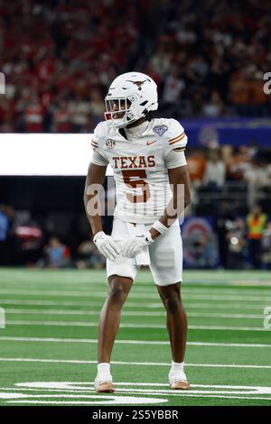 Texas wide receiver Ryan Wingo scores a touchdown on a 38-yard pass ...