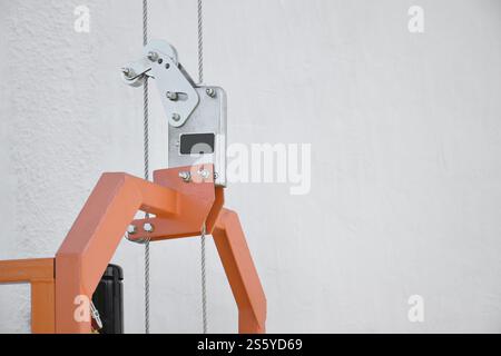 Safety lock as part of suspended wire rope platform for facade works on ...