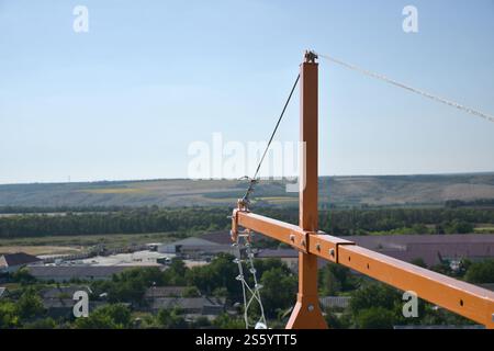 Rope lockers in ending of front beam of suspended wire rope platform ...