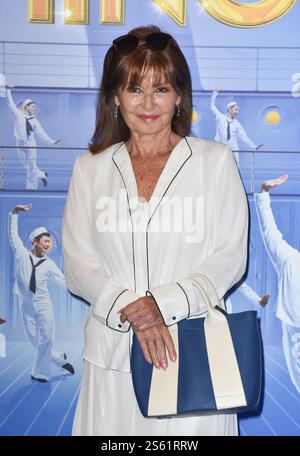 London, UK. Stephanie Beacham at the Anything Goes press night ...