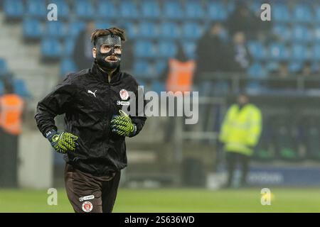 Ben Voll (FC St. Pauli Hamburg, 1) warming up 1. Bundesliga [Bundesliga ...
