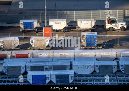 Düsseldorf Airport, Unit Load Devices, ULD, containers for baggage and ...